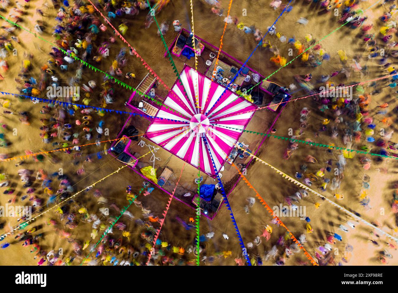 People dance at hindu Navratri festival the traditional Garba dance ...