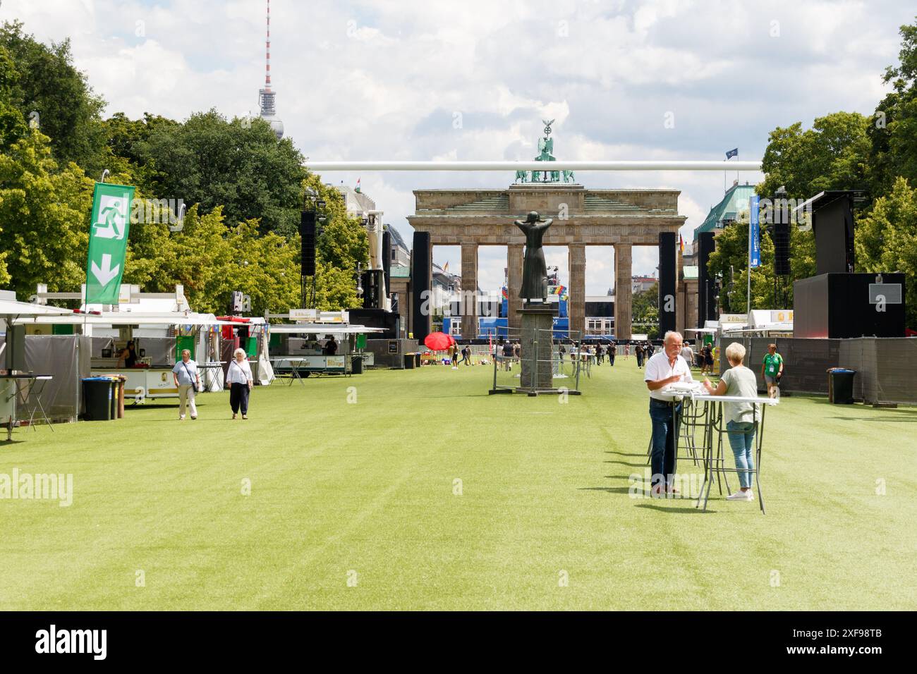 Fan zone berlin hi-res stock photography and images - Alamy