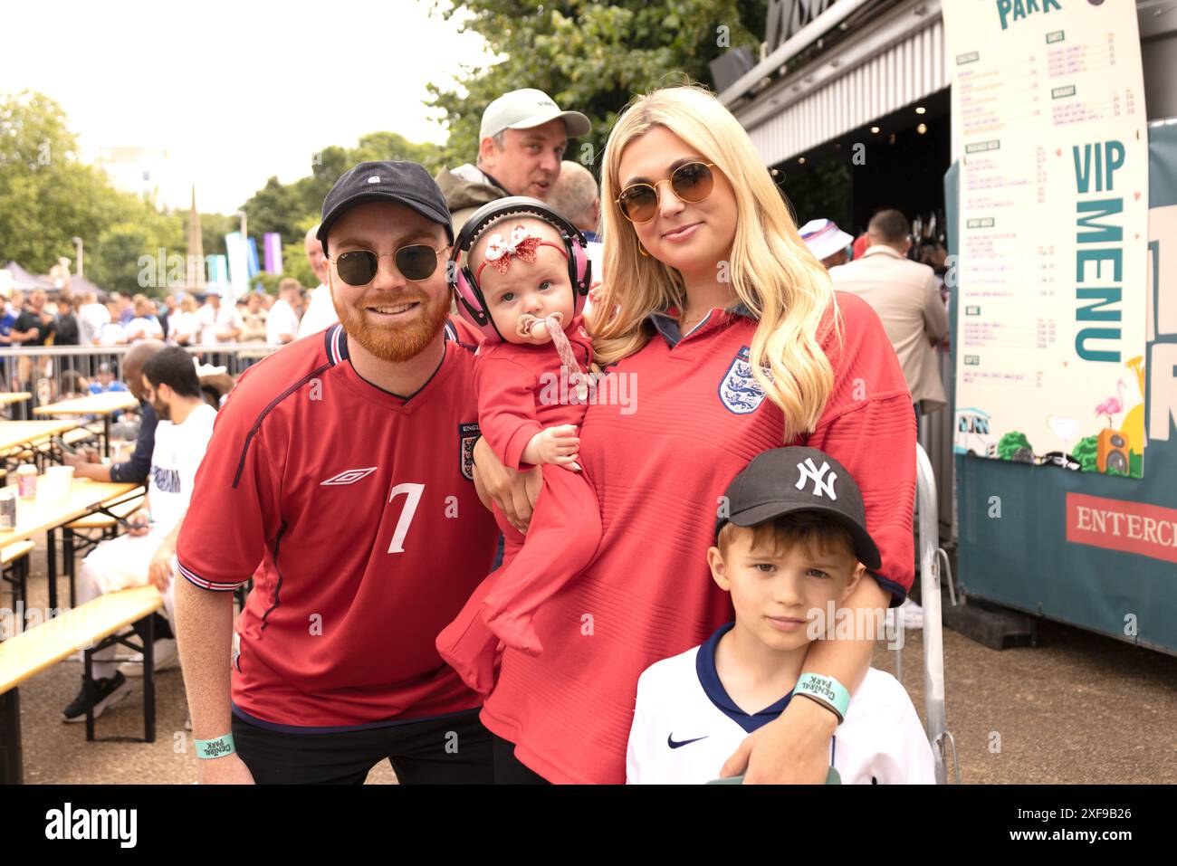City of Brighton & Hove, East Sussex, UK. England football fans gather ...