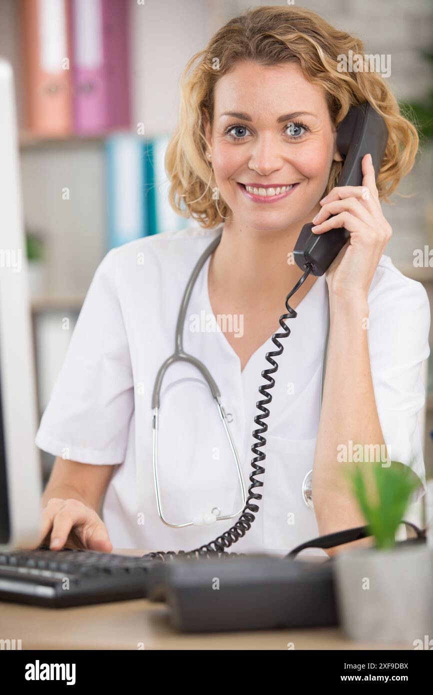 female doctor using the telephone Stock Photo - Alamy