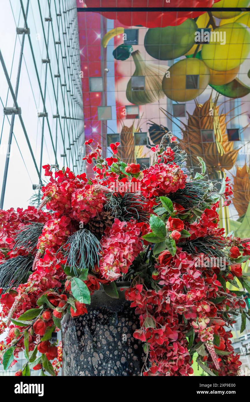 Bouquet of red flowers in front of a modern and colourful decorated ...