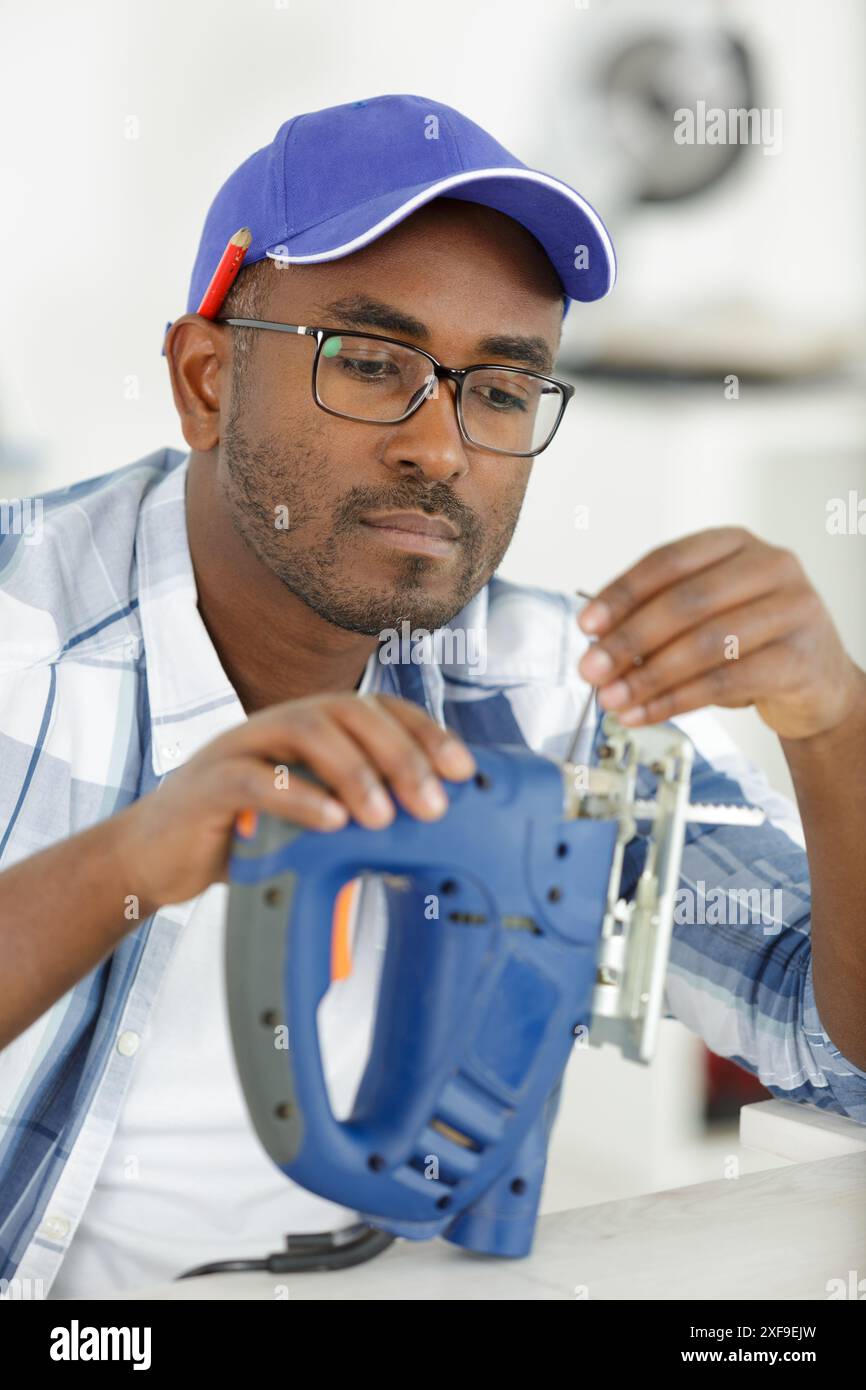 Professional carpenter working sawmill hi-res stock photography and ...