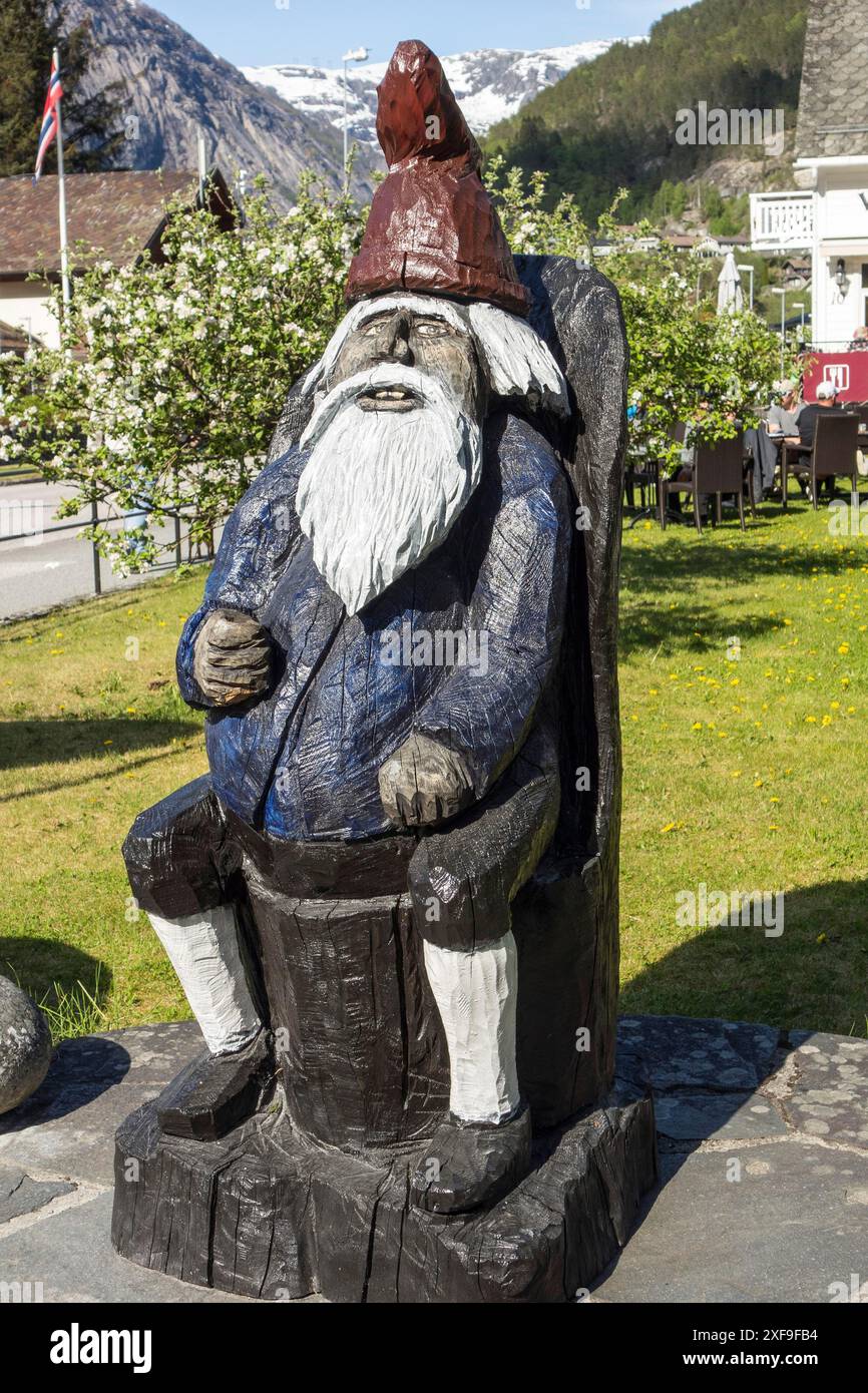 Gnome sitting in chair hi-res stock photography and images - Alamy