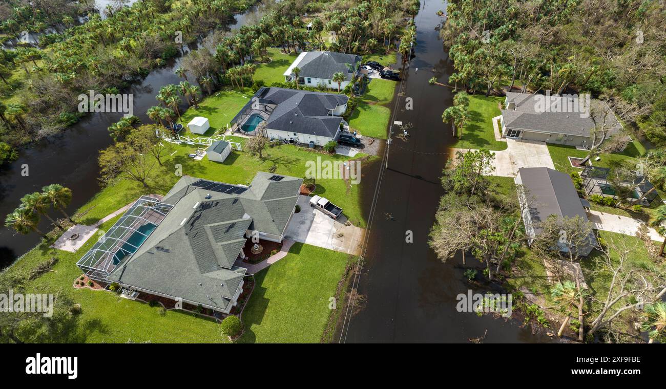 Surrounded by hurricane Ian rainfall flood waters homes in Florida ...
