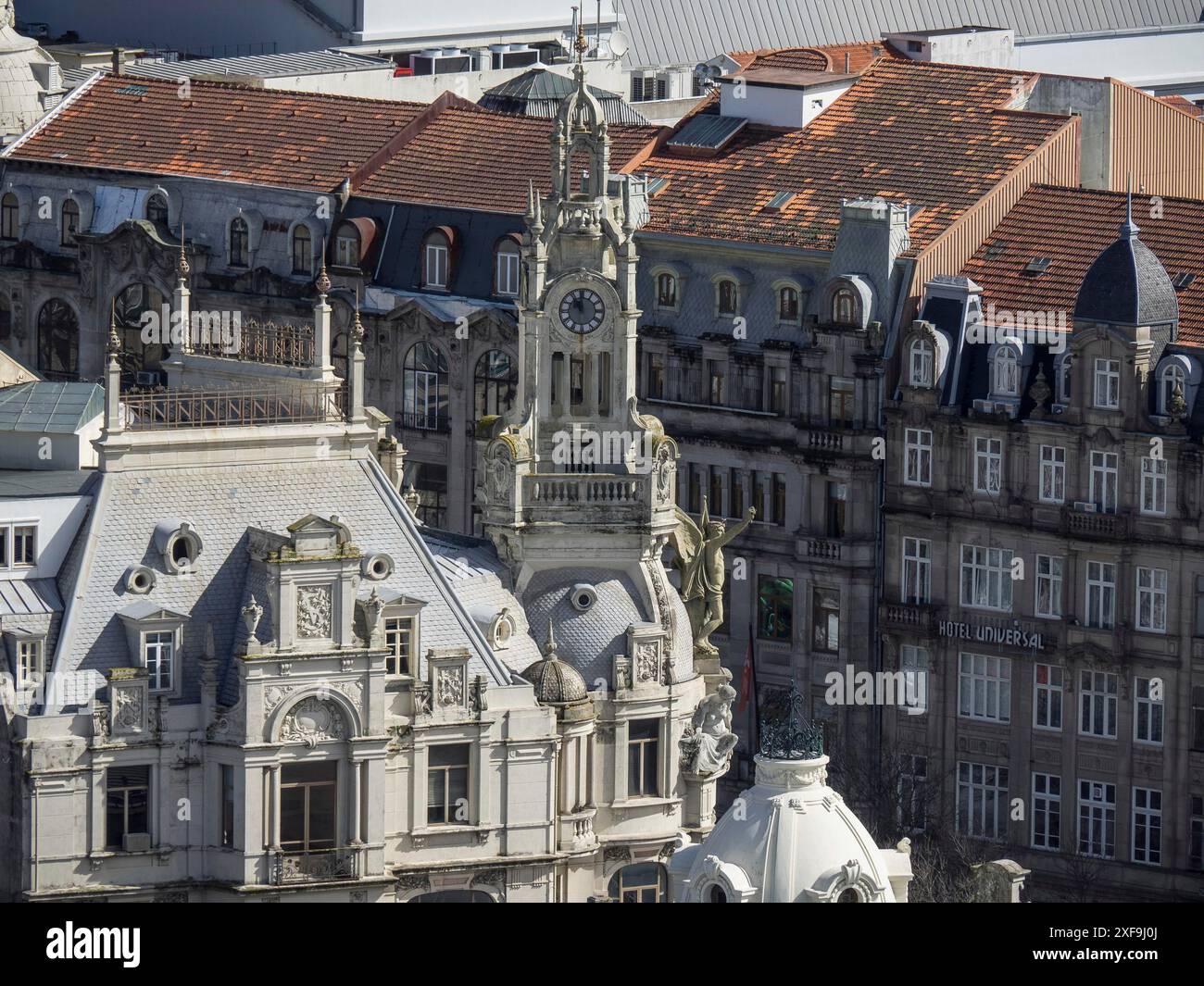 Porto tiled buildings hi-res stock photography and images - Alamy