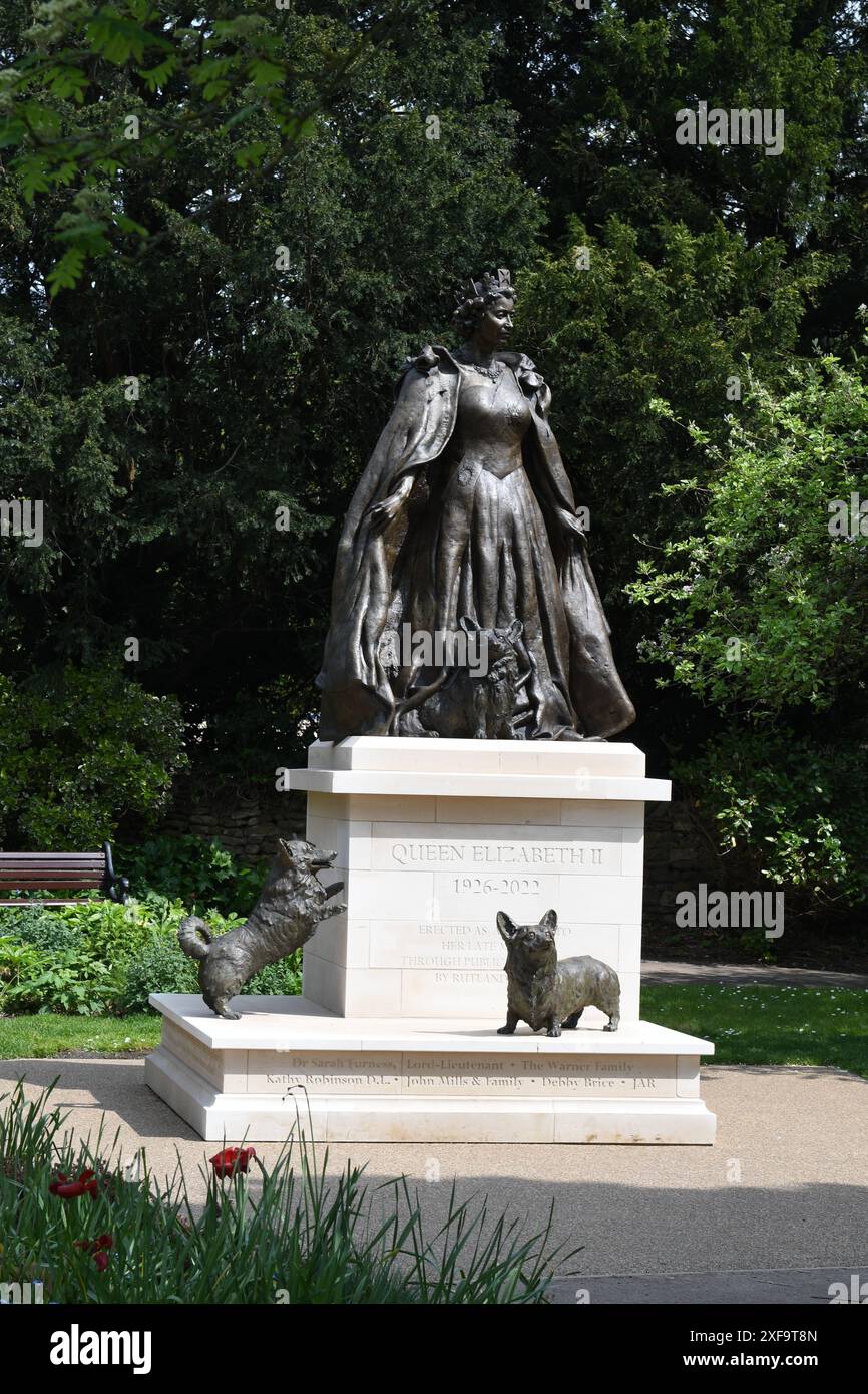 Queen Elizabeth II Statue Stock Photo - Alamy