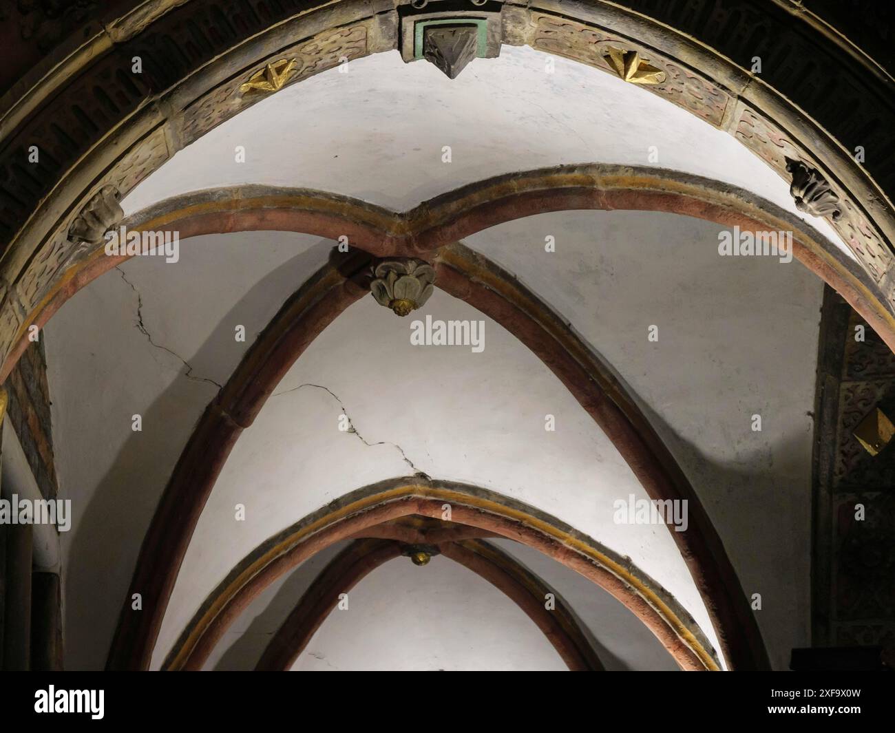 Stone ceiling and arches hi-res stock photography and images - Alamy