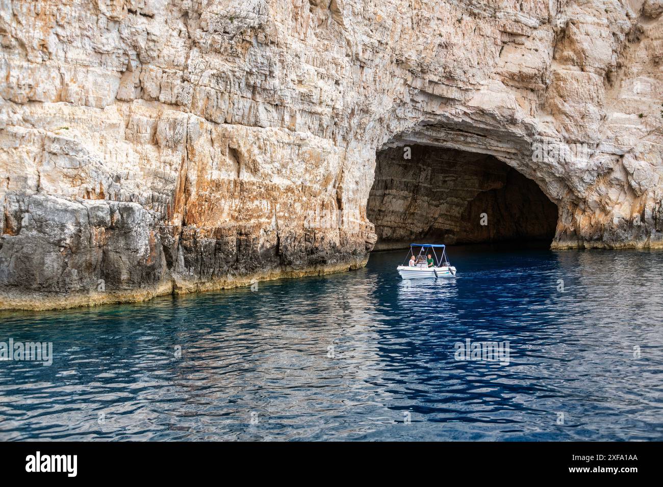 Die blauen Höhlen von Paxos Stock Photo - Alamy