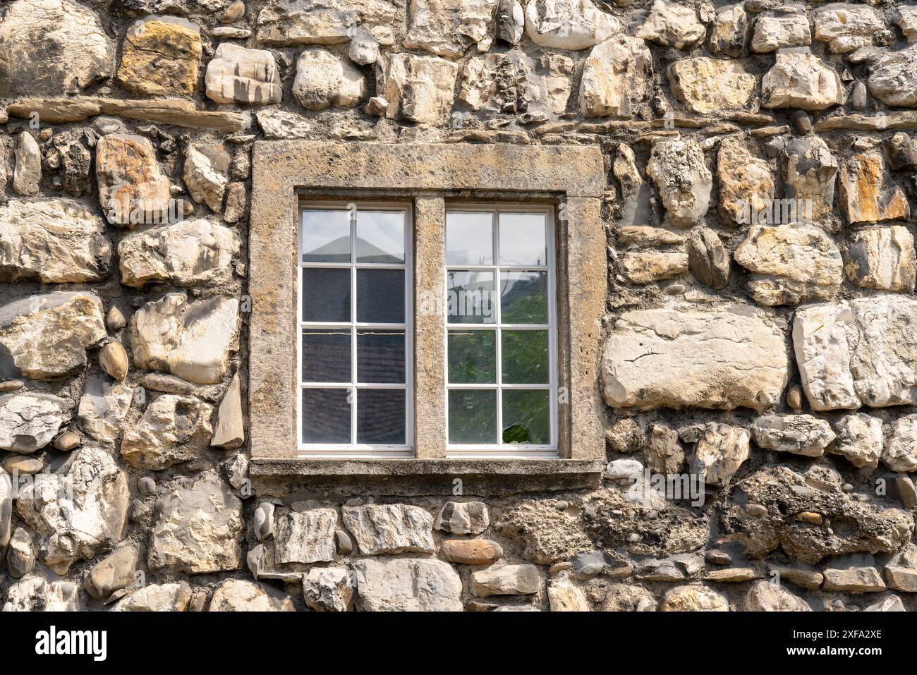 Limestone as a building material hi-res stock photography and images ...