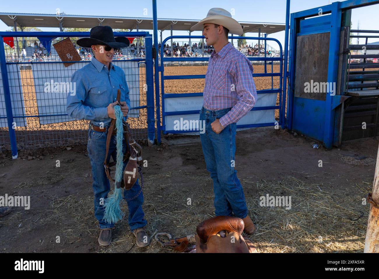 Western cowboys talking hi-res stock photography and images - Alamy