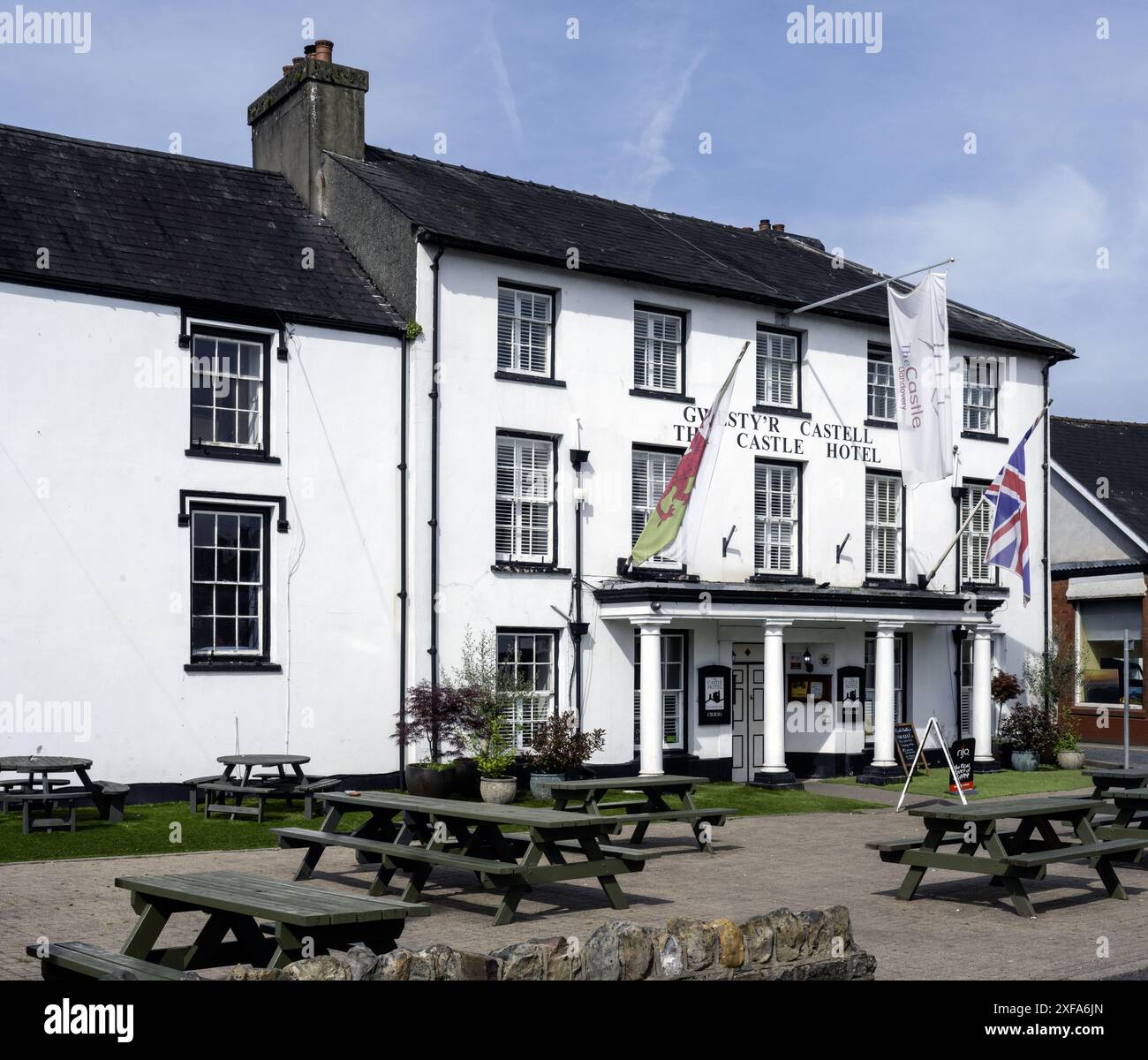 The Castle Hotel - public house - Kings Road, Llandovery ...