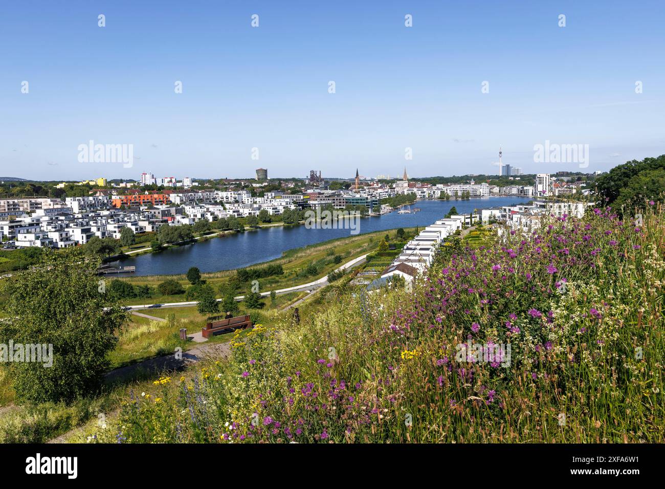 luxury properties on Lake Phoenix, the lake and its neighboring ...