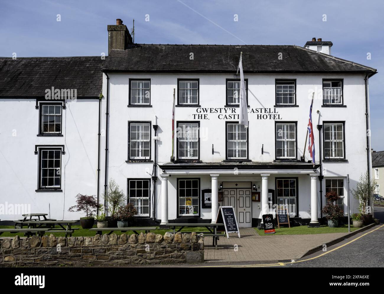The Castle Hotel - public house - Kings Road, Llandovery ...