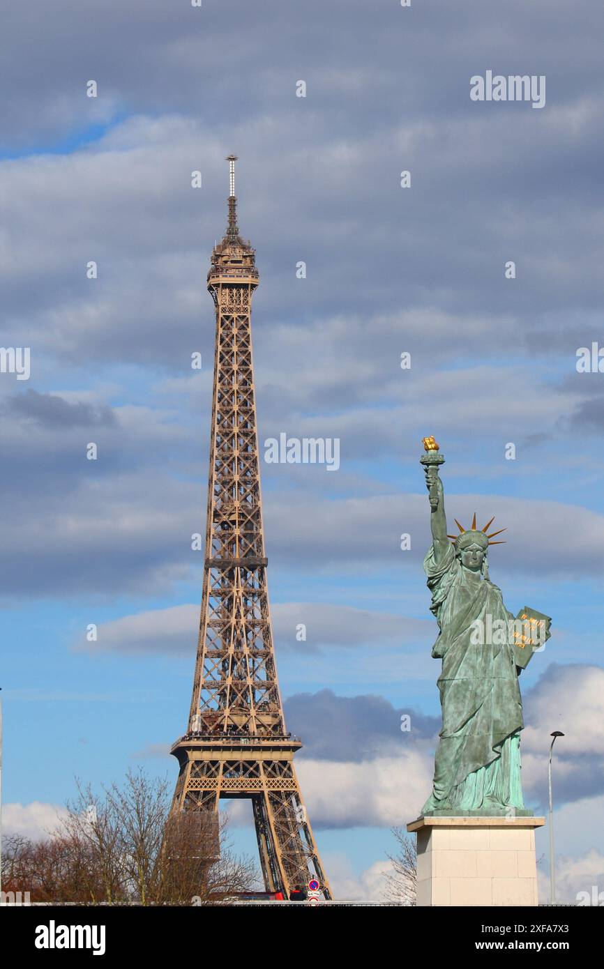 FRANCE PARIS (75) THE 324 METER HIGH EIFFEL TOWER OF THE ENGINEER ...