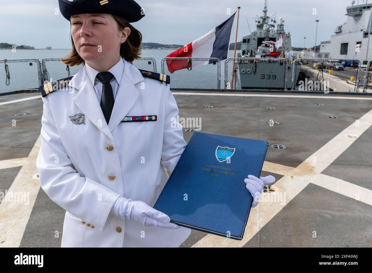 Handover photo book hi-res stock photography and images - Alamy