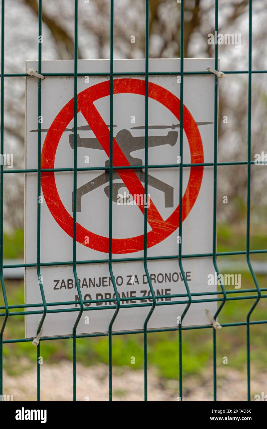 No Drone Zone Dual Language Caution Sign Forbidde Flying Prohibited ...