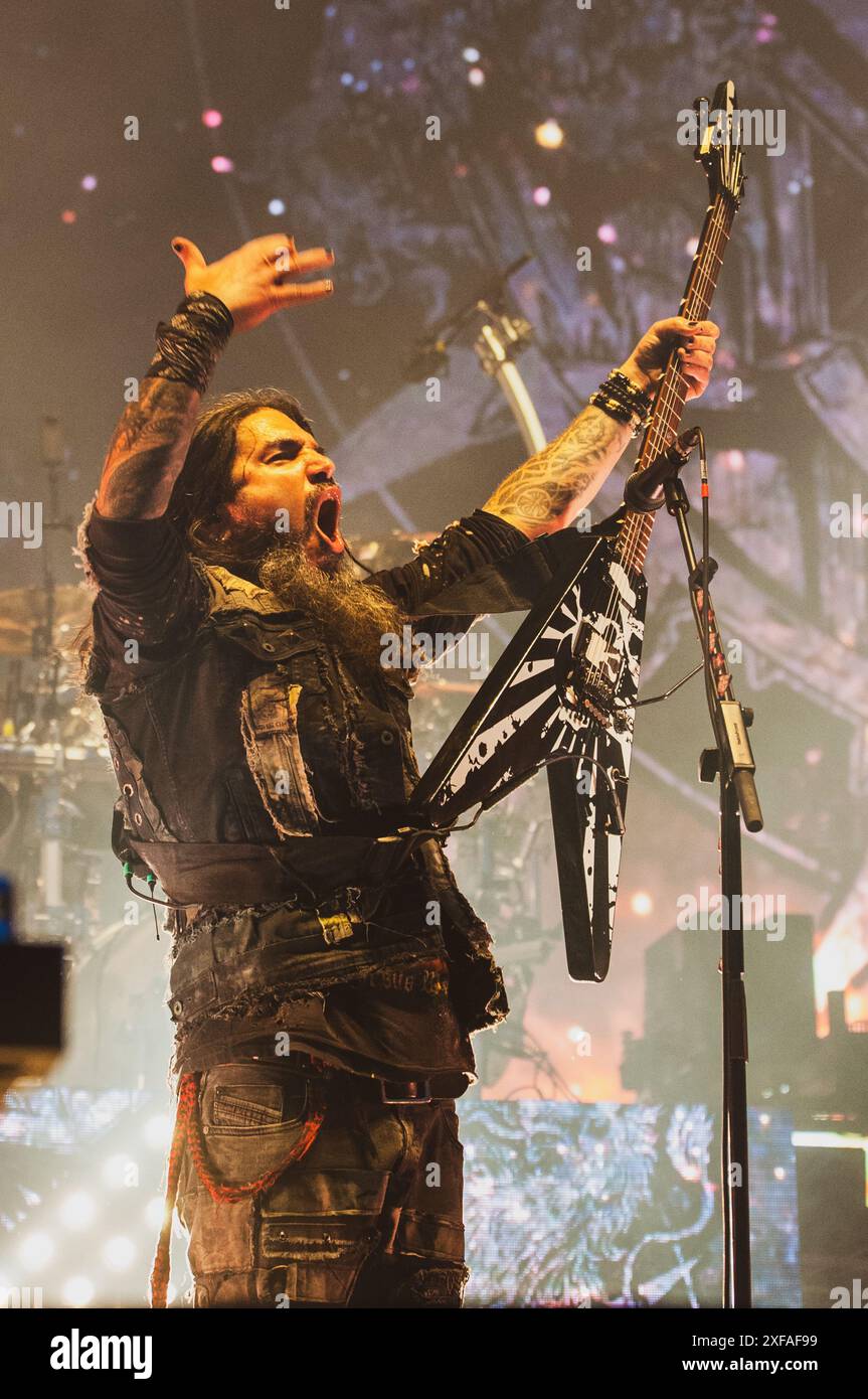 Machine head band hi-res stock photography and images - Alamy