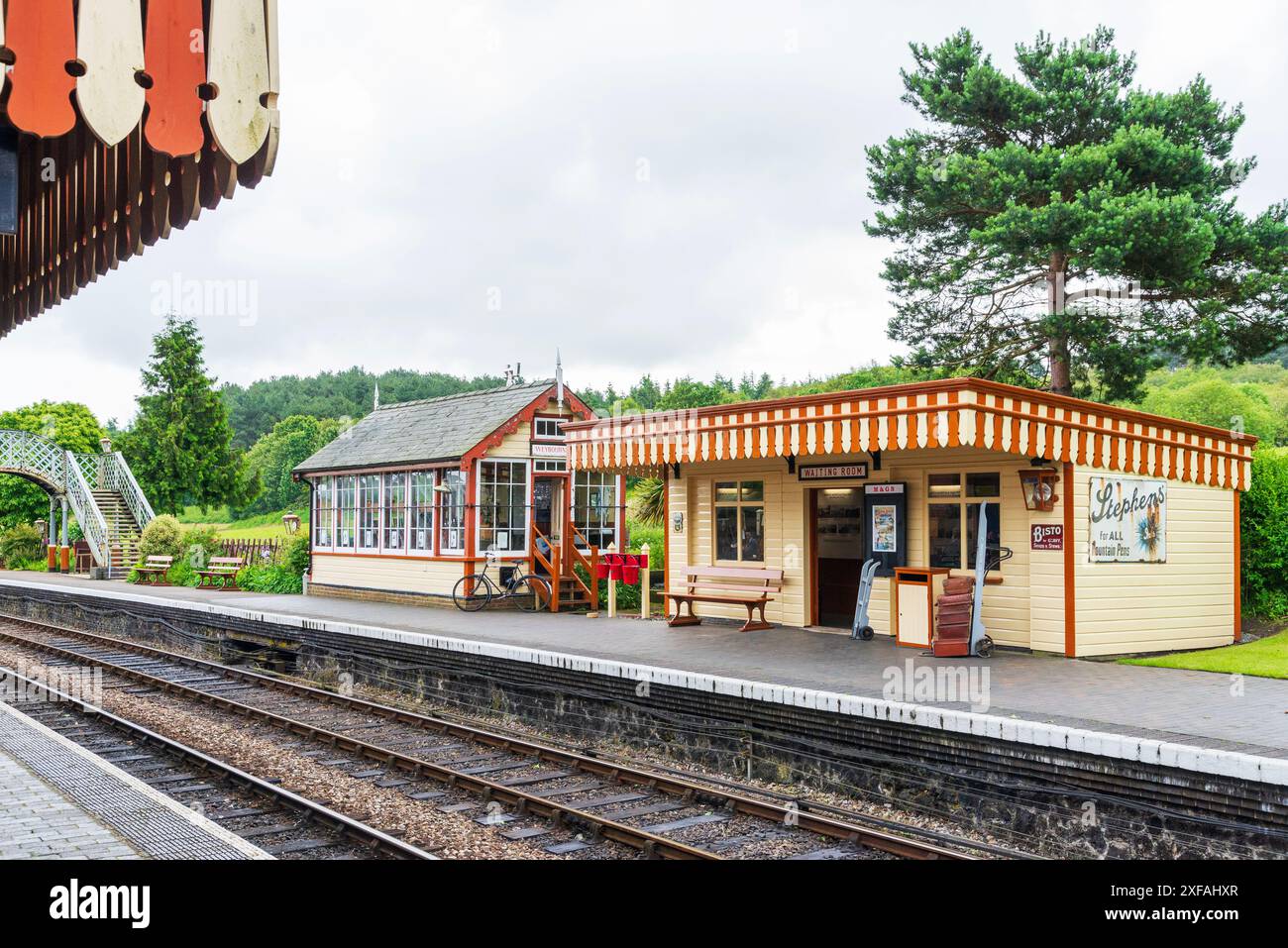 Weybourne railway station platform with traditional looking waiting ...
