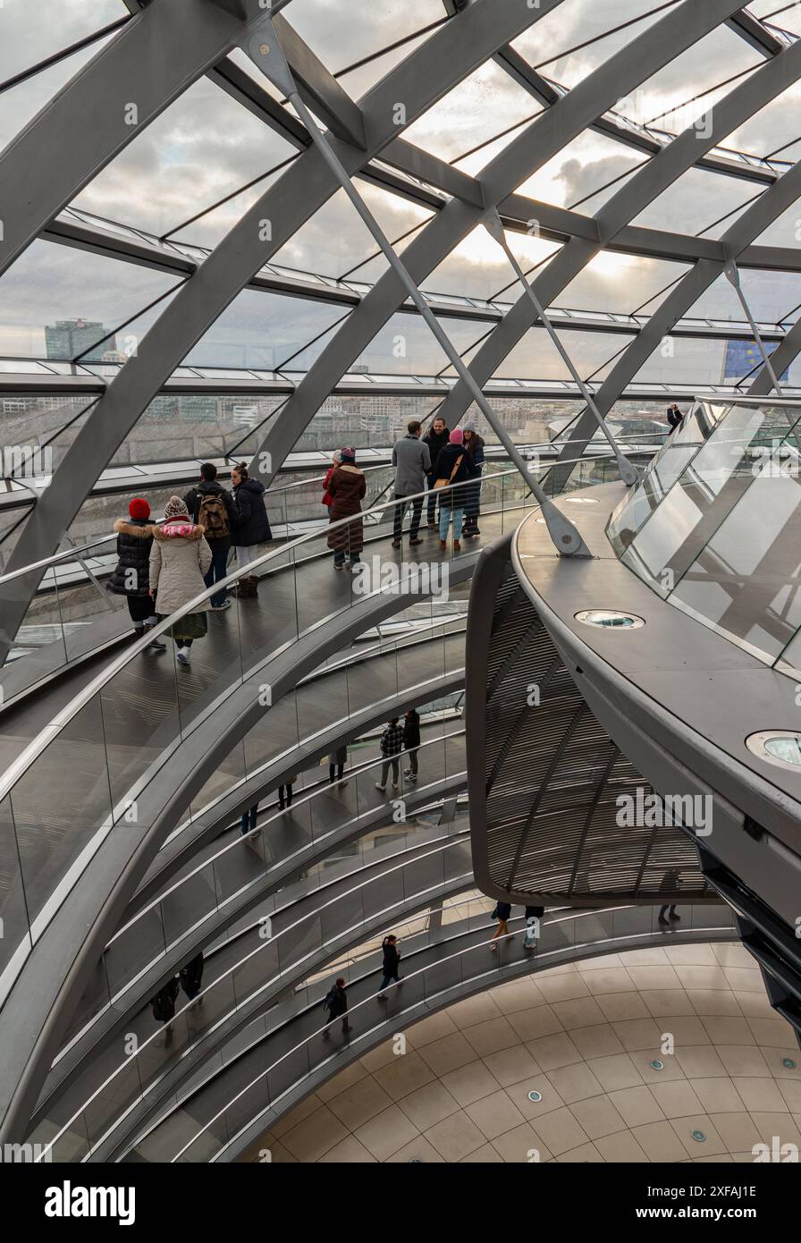 Curved ramps hi-res stock photography and images - Alamy