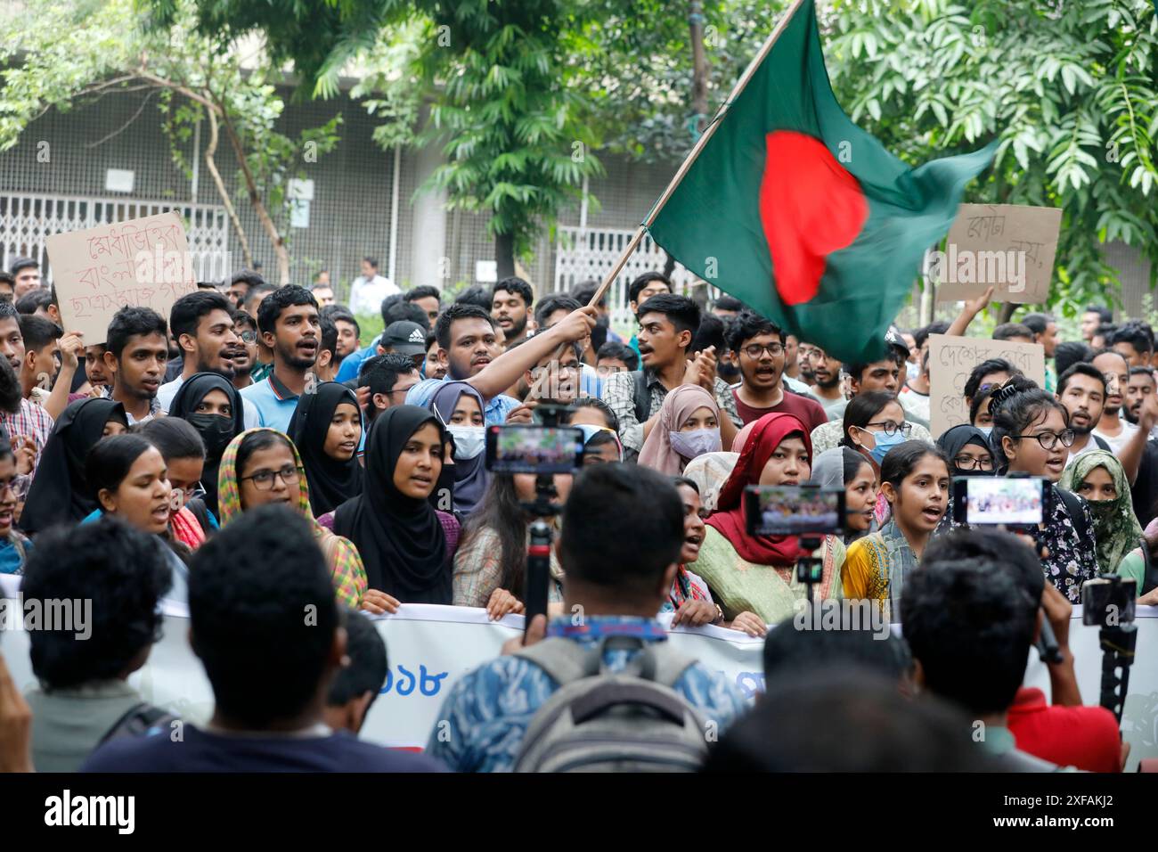 Dhaka, Bangladesh - July 02, 2024: The students of Dhaka University ...