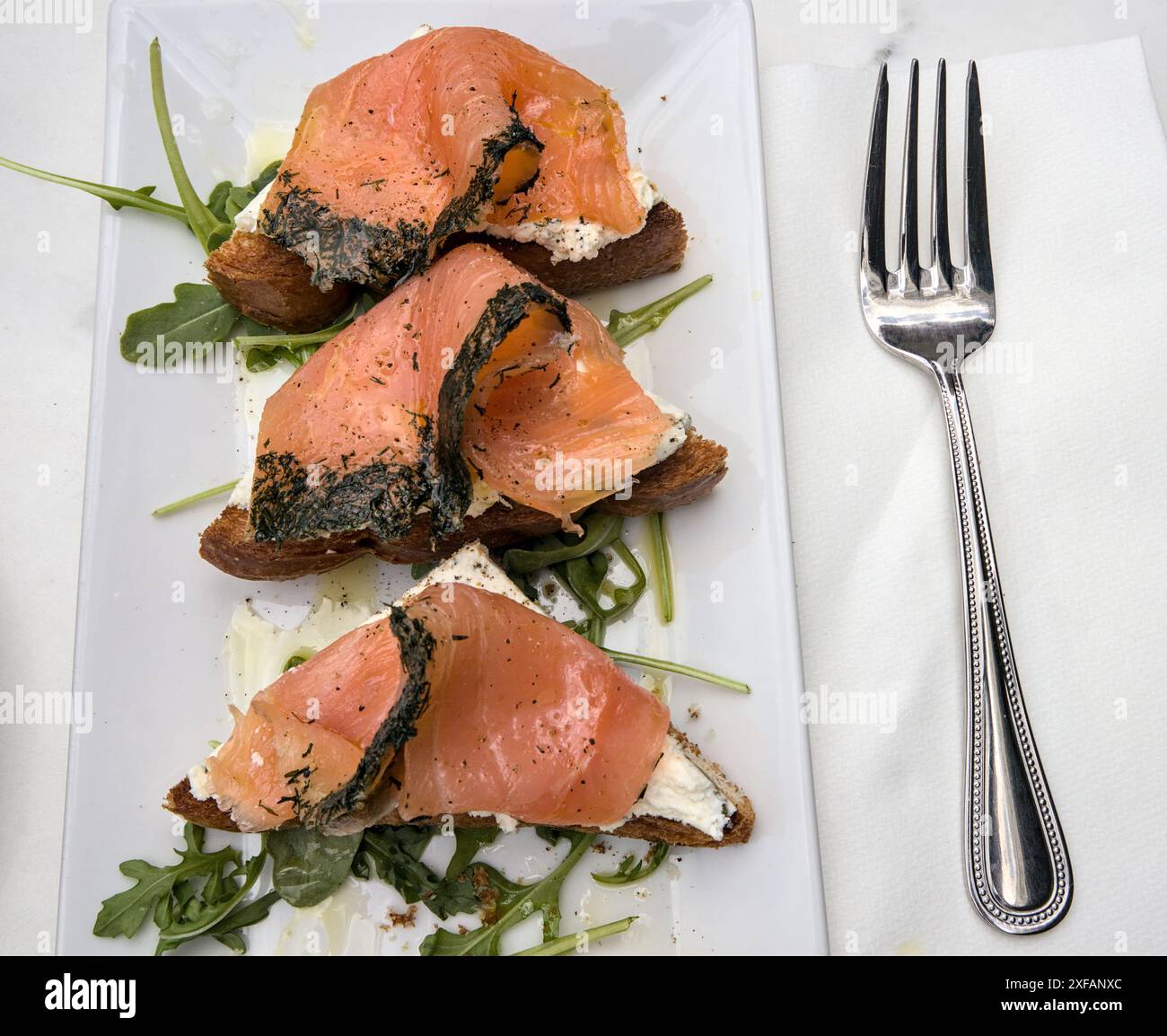 herbed salmon lox on toast with cream cheese (breakfast gravlax open ...
