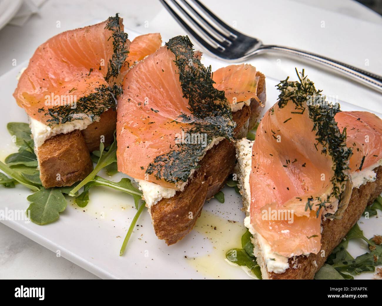 herbed salmon lox on toast with cream cheese (breakfast gravlax open ...