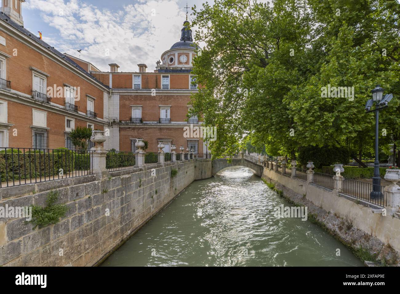 The Royal Palace of Aranjuez is an architectural and natural site ...
