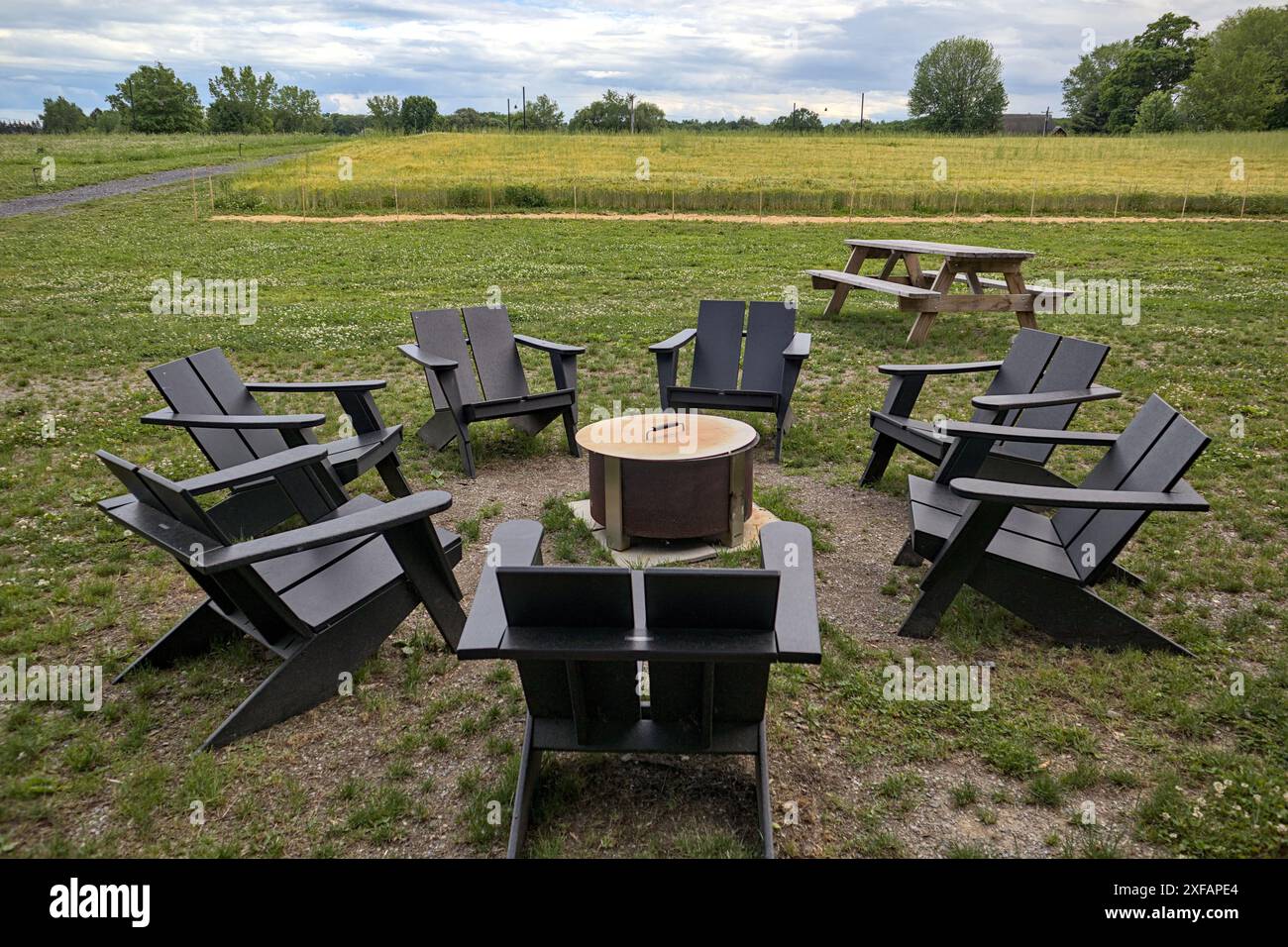 fire ring seating lawn chairs campfire (burn pit) at brewery in hudson ...