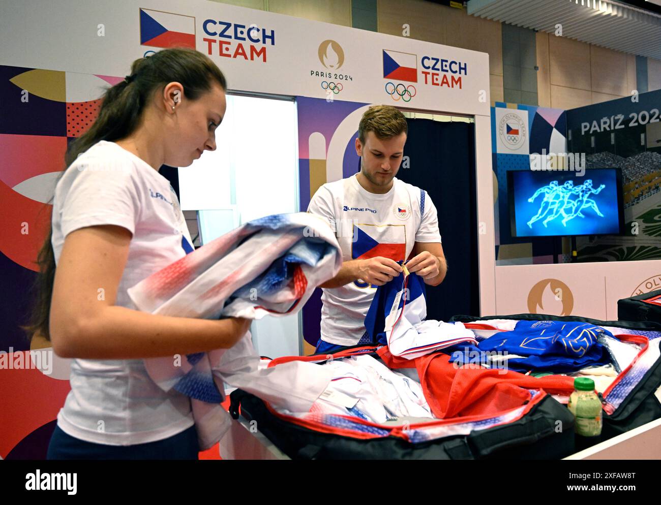Archer Marie Horackova, left, and shooter Jiri Privratsky receive ...