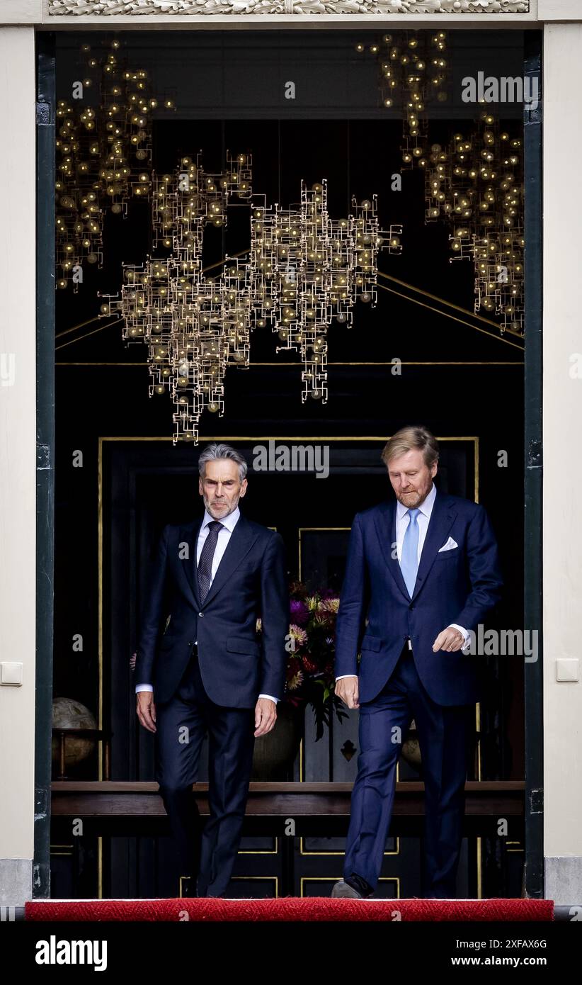 THE HAGUE - King Willem-Alexander (r) and Prime Minister Dick Schoof ...