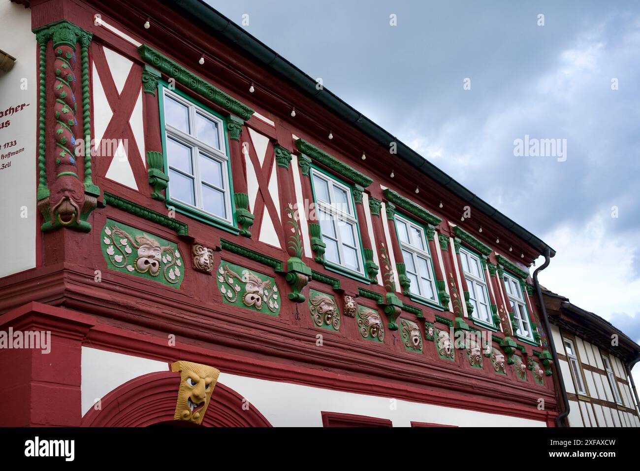 House carvings hi-res stock photography and images - Alamy