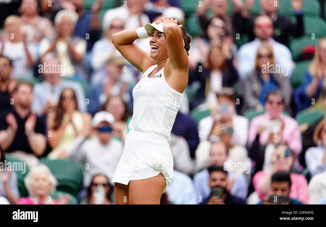 Jessica Bouzas Maneiro celebrates following her victory over Marketa ...