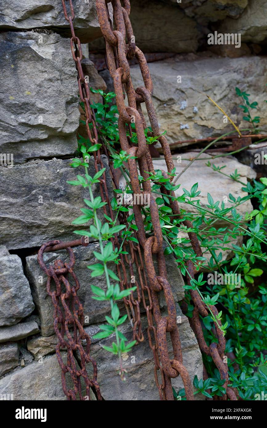 Chain wall hi-res stock photography and images - Alamy