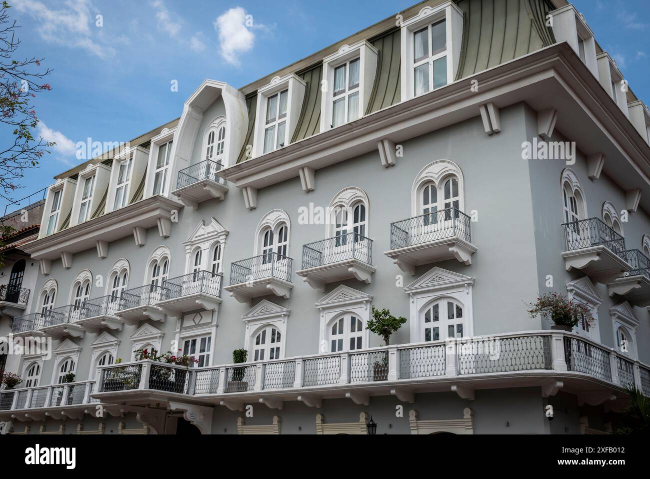 Posh colonial building, now a hotel, Plaza de la Independencia, Casco ...