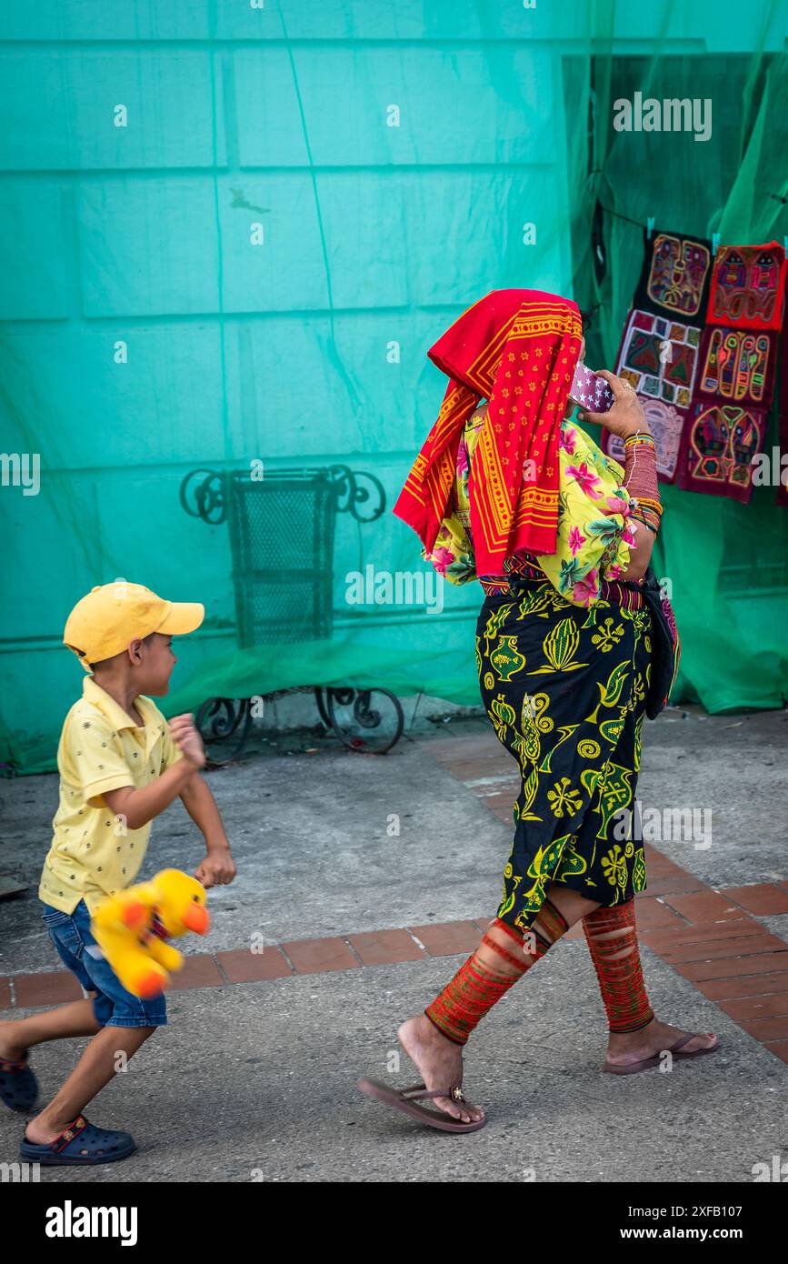 Traditional clothes panama hi-res stock photography and images - Alamy