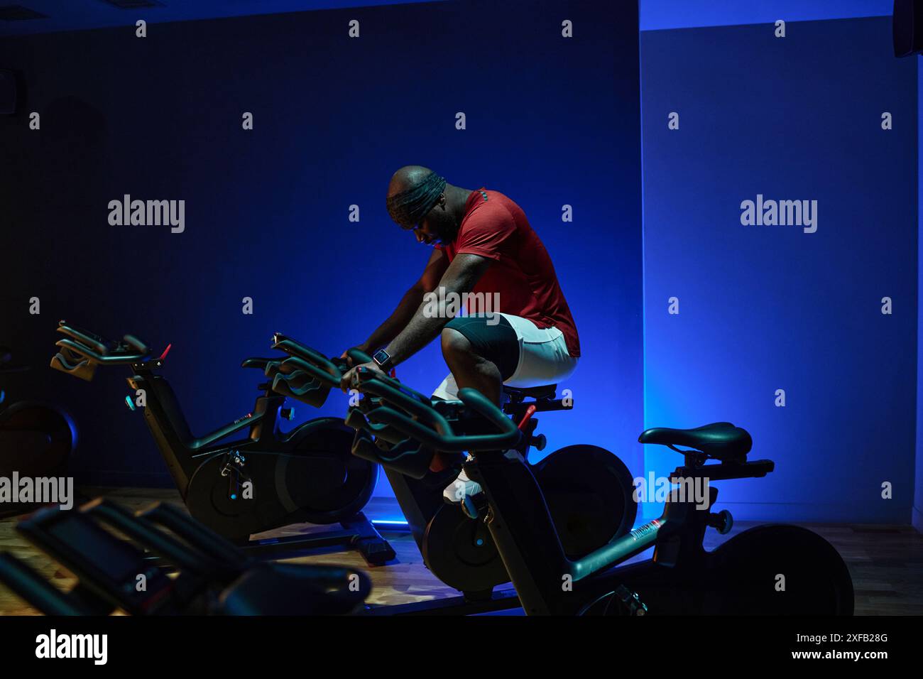 Buff African American man having HIIT train and using modern exercise ...
