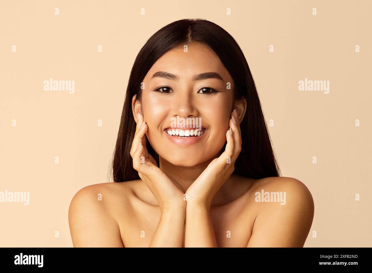 Beautiful long neck lady hi-res stock photography and images - Alamy