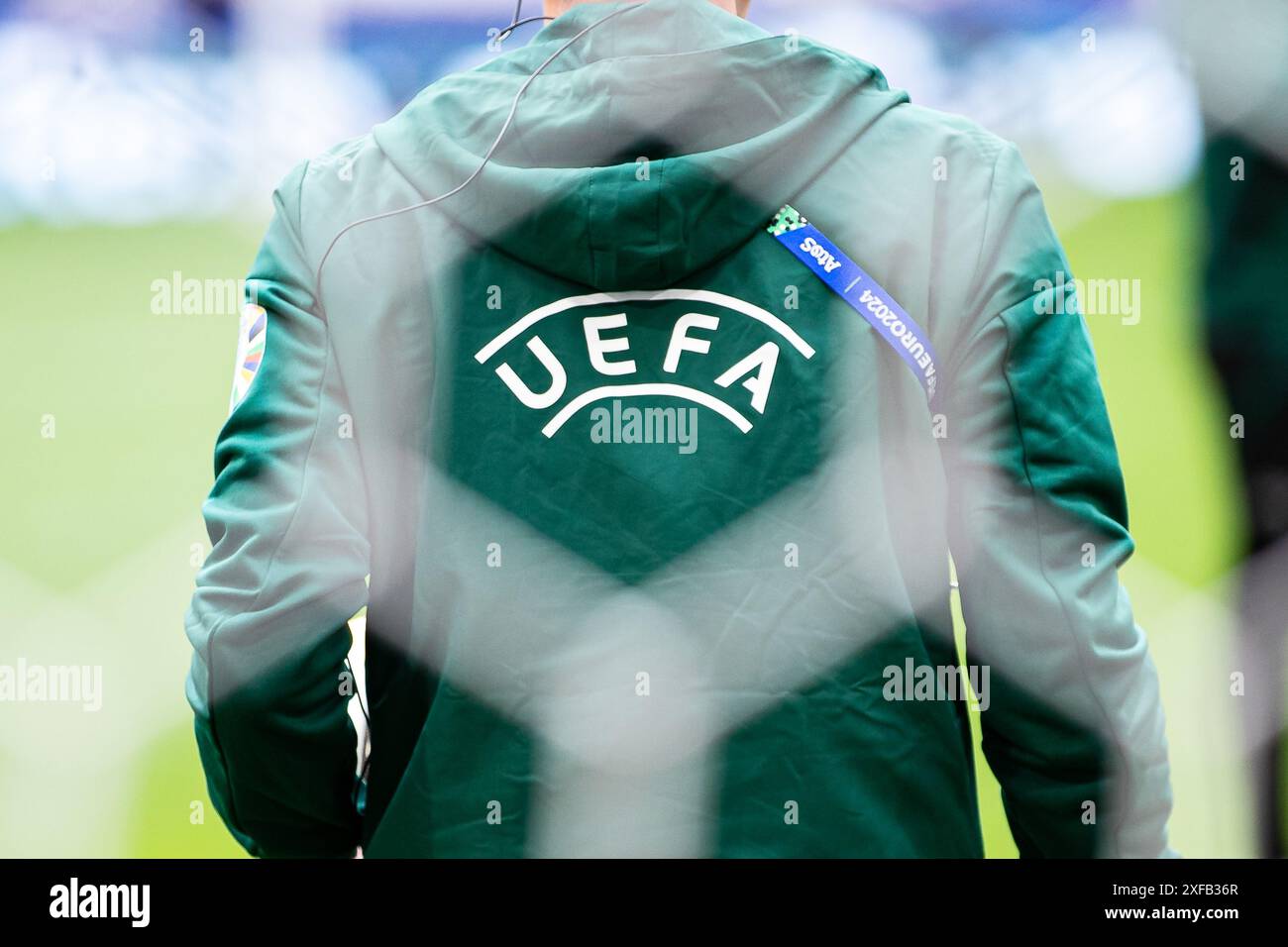 Rueckenlogo UEFA durch das Tornetz GER, Rumaenien (ROM) vs. Niederlande ...