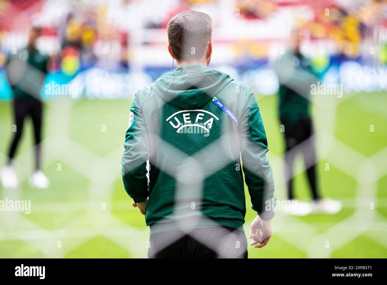 Rueckenlogo UEFA durch das Tornetz GER, Rumaenien (ROM) vs. Niederlande ...