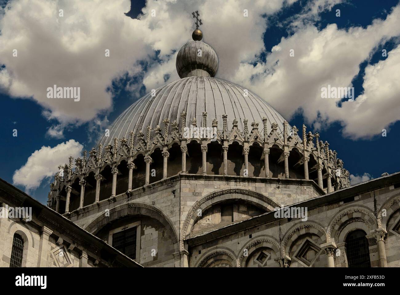 Elliptical dome spanning the crossing of the Duomo di Santa Maria ...