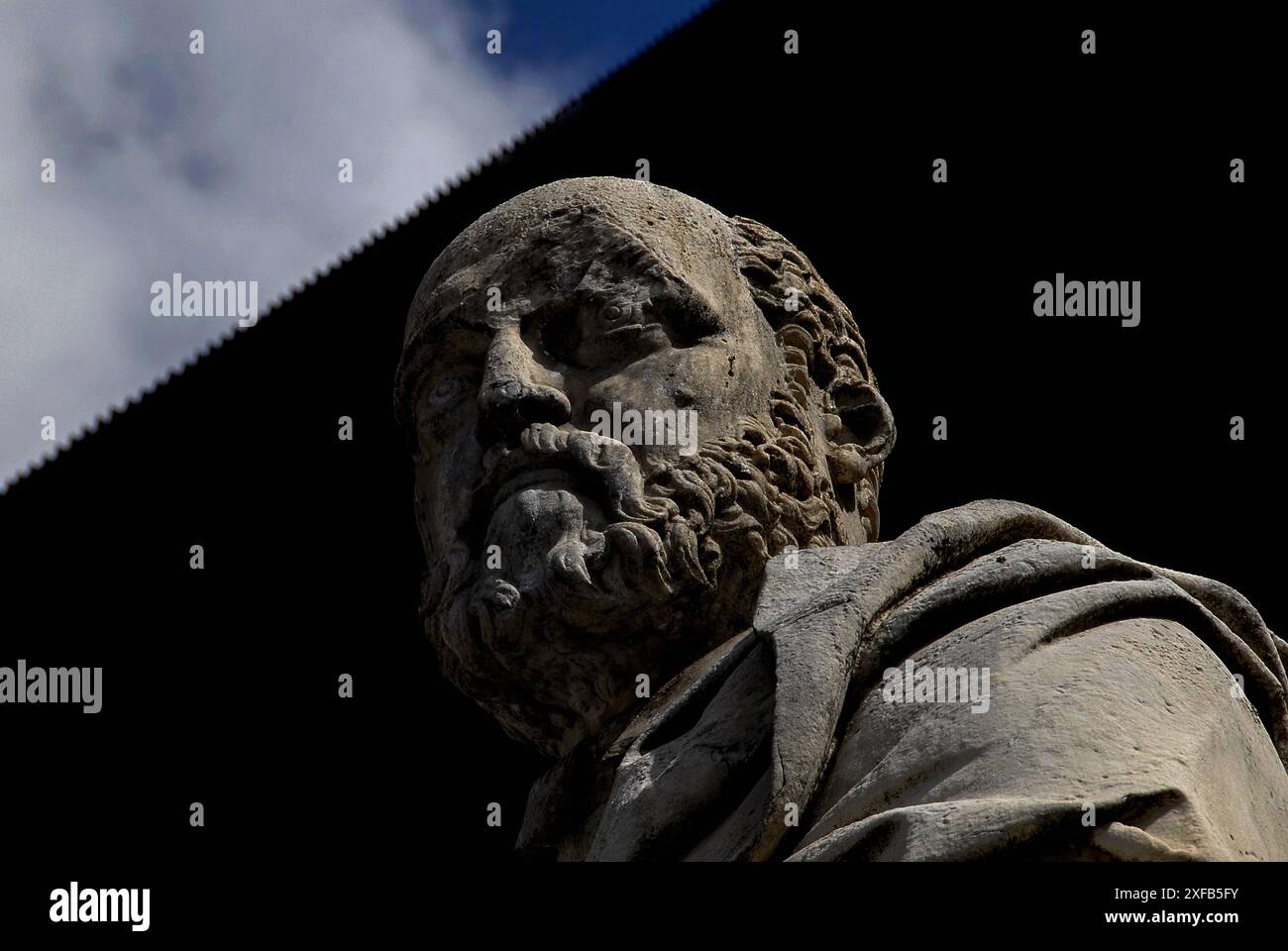 Statue de pierre masculine hi-res stock photography and images - Alamy