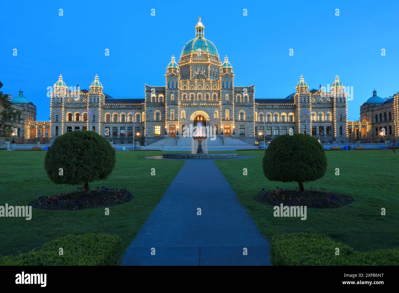 Victoria parliament building at night hi-res stock photography and ...