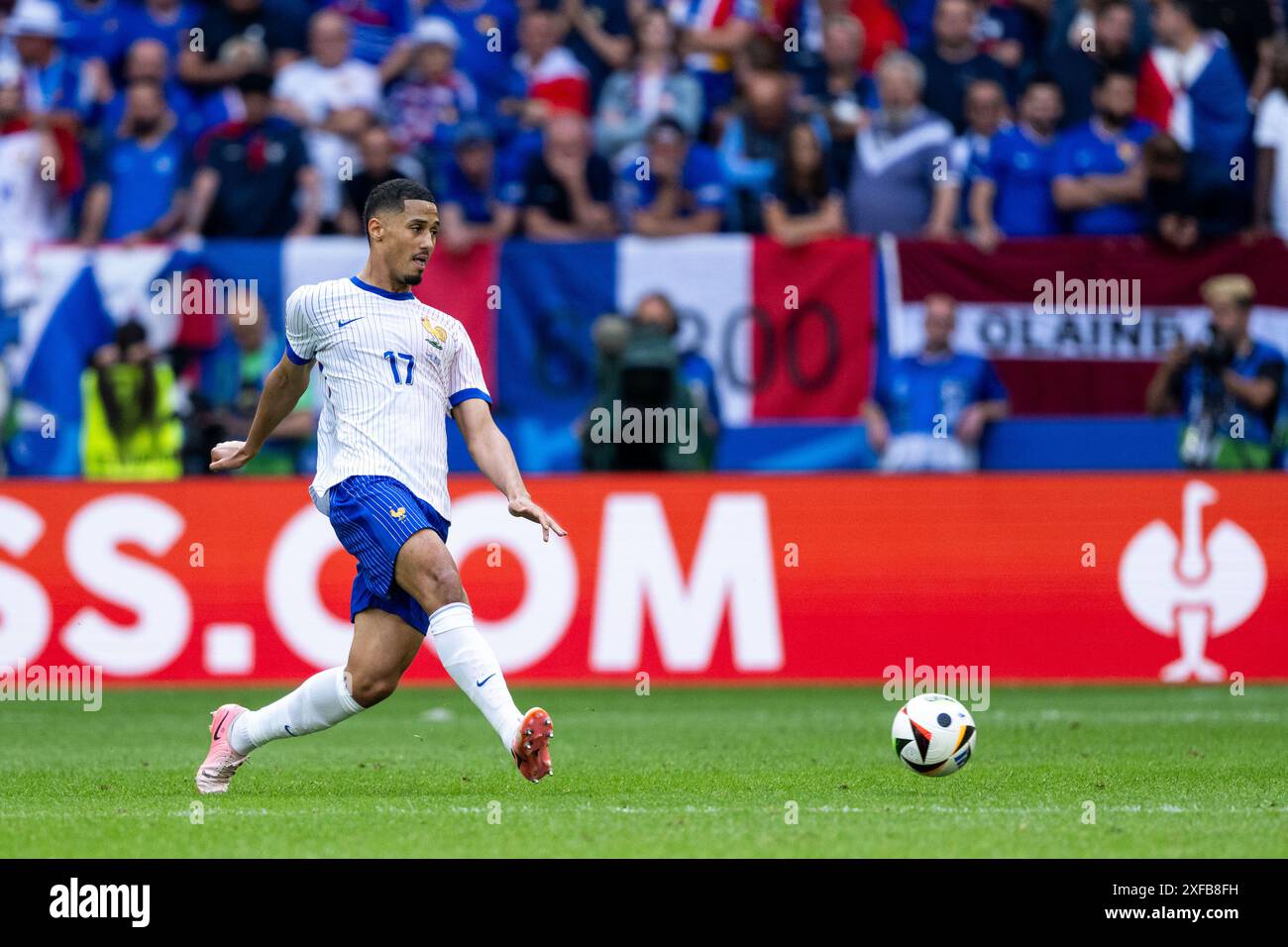 William Alain Andre Saliba (Frankreich, #17) am Ball, GER, France (FRA ...