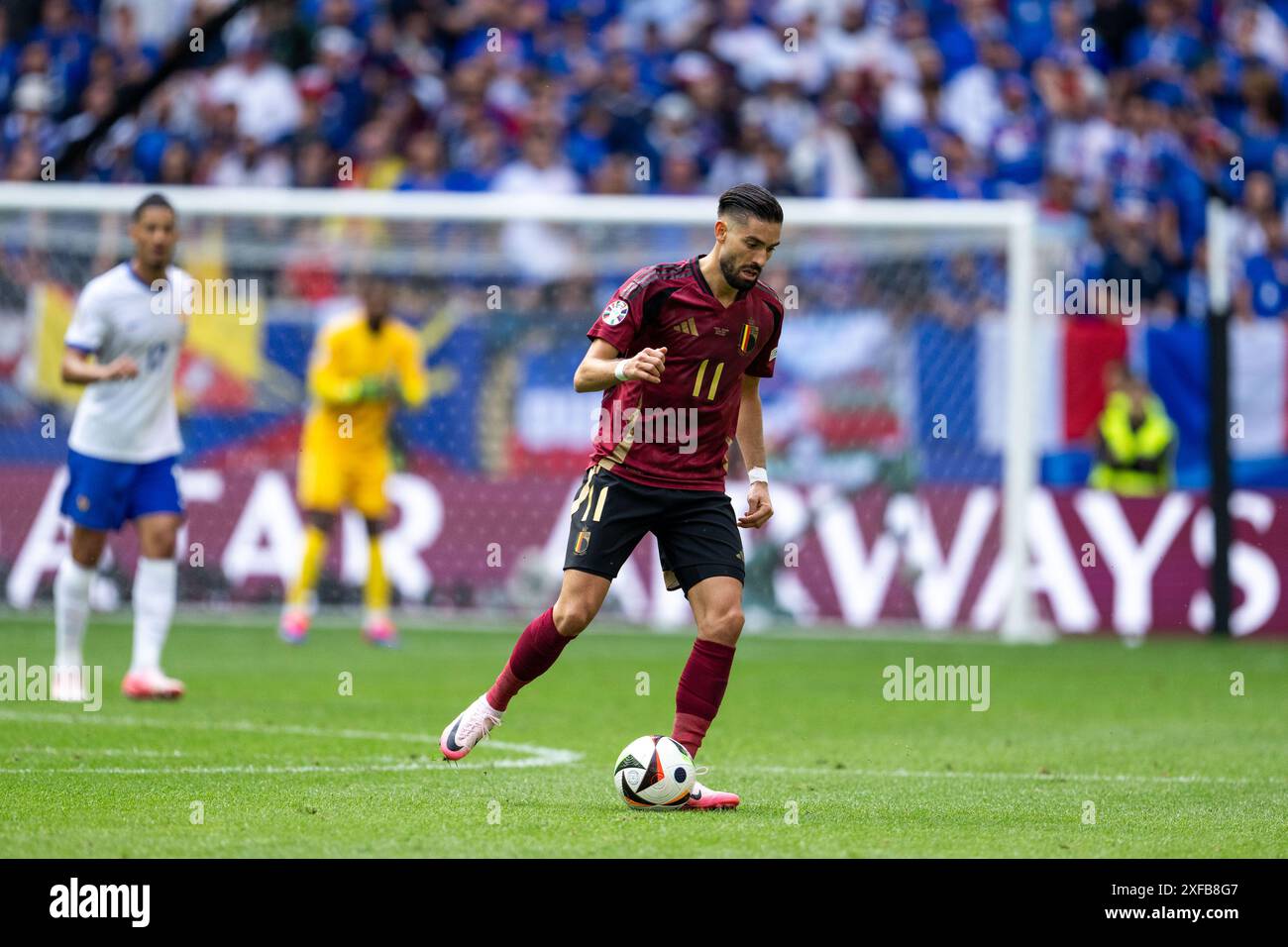 Yannick Carrasco (Belgien, #11) am Ball, GER, France (FRA) vs Belgium ...