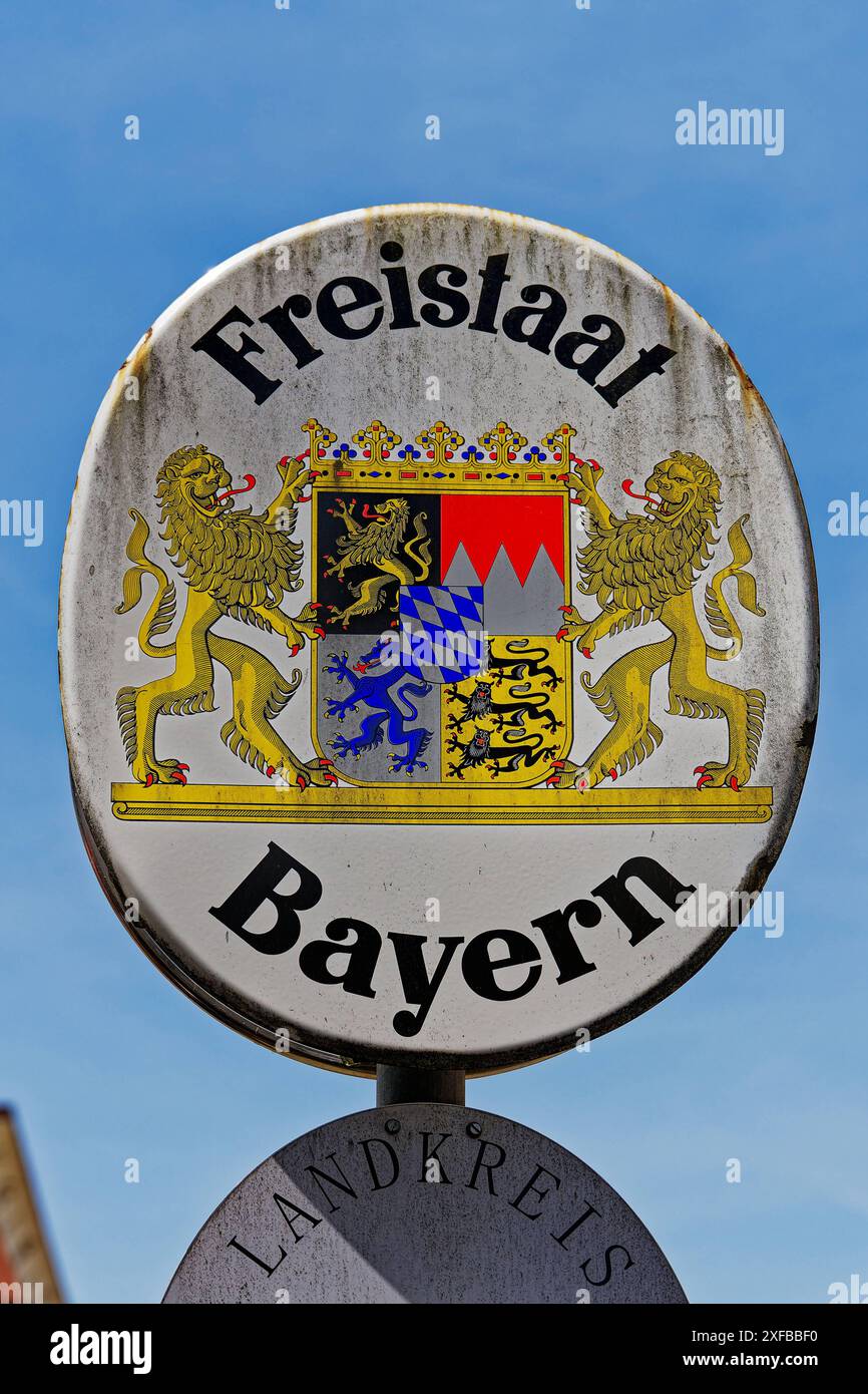 Staatssymbole. Hoheitszeichen des Freistaates Bayern , an der Grenze ...