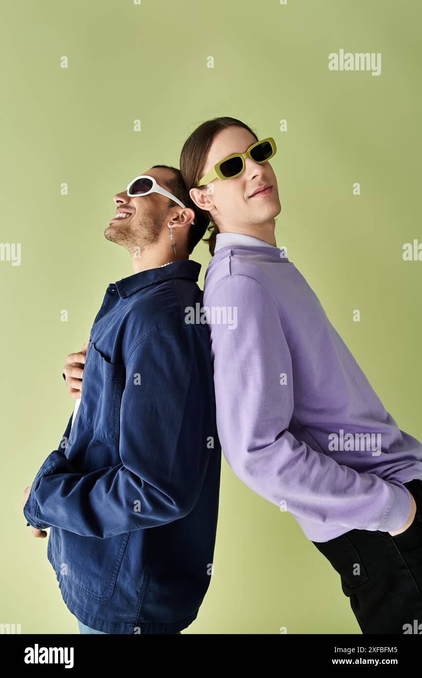 Two heads together men hi-res stock photography and images - Alamy