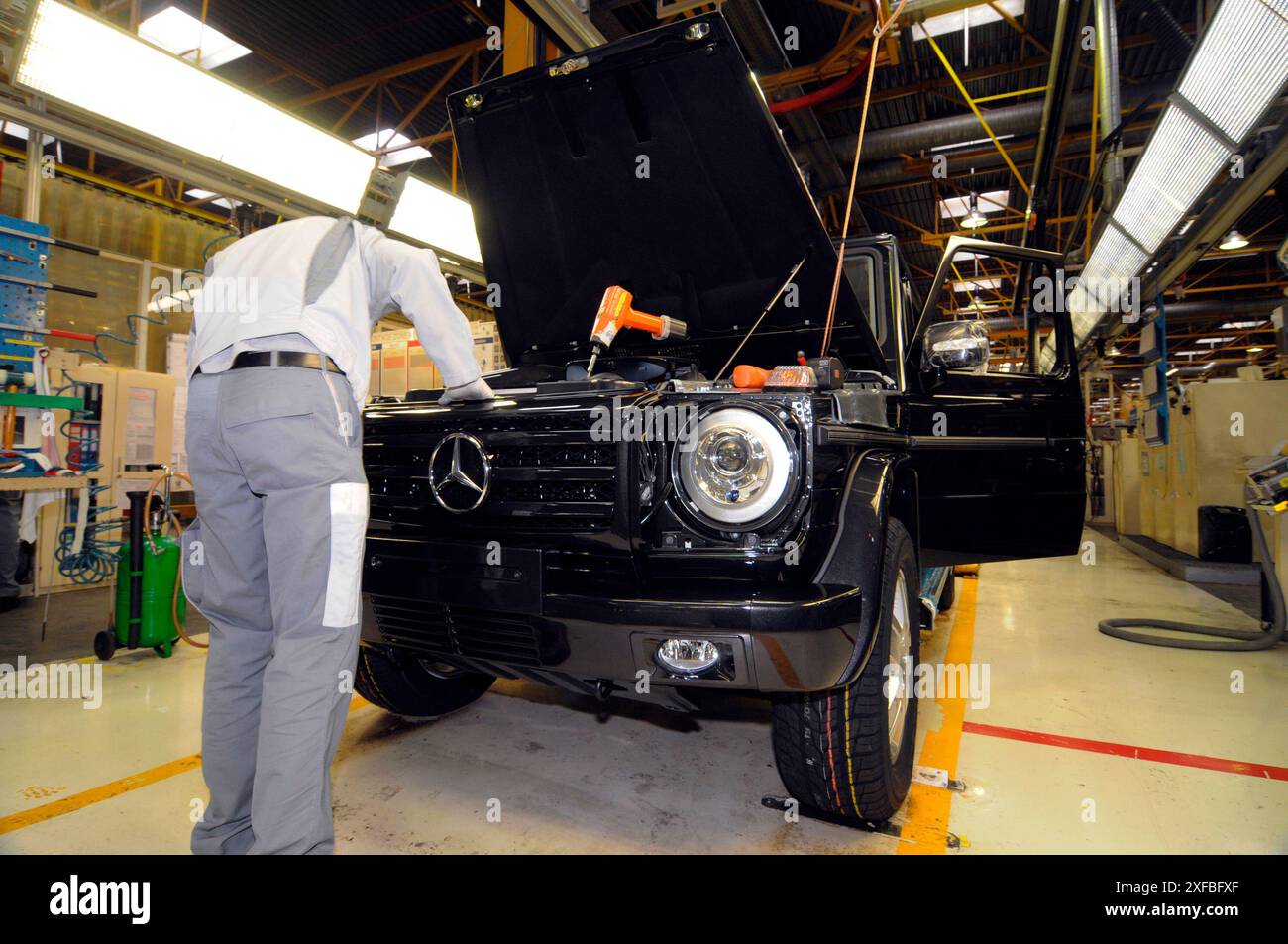 construction of the mercedes G class in graz construction of the ...