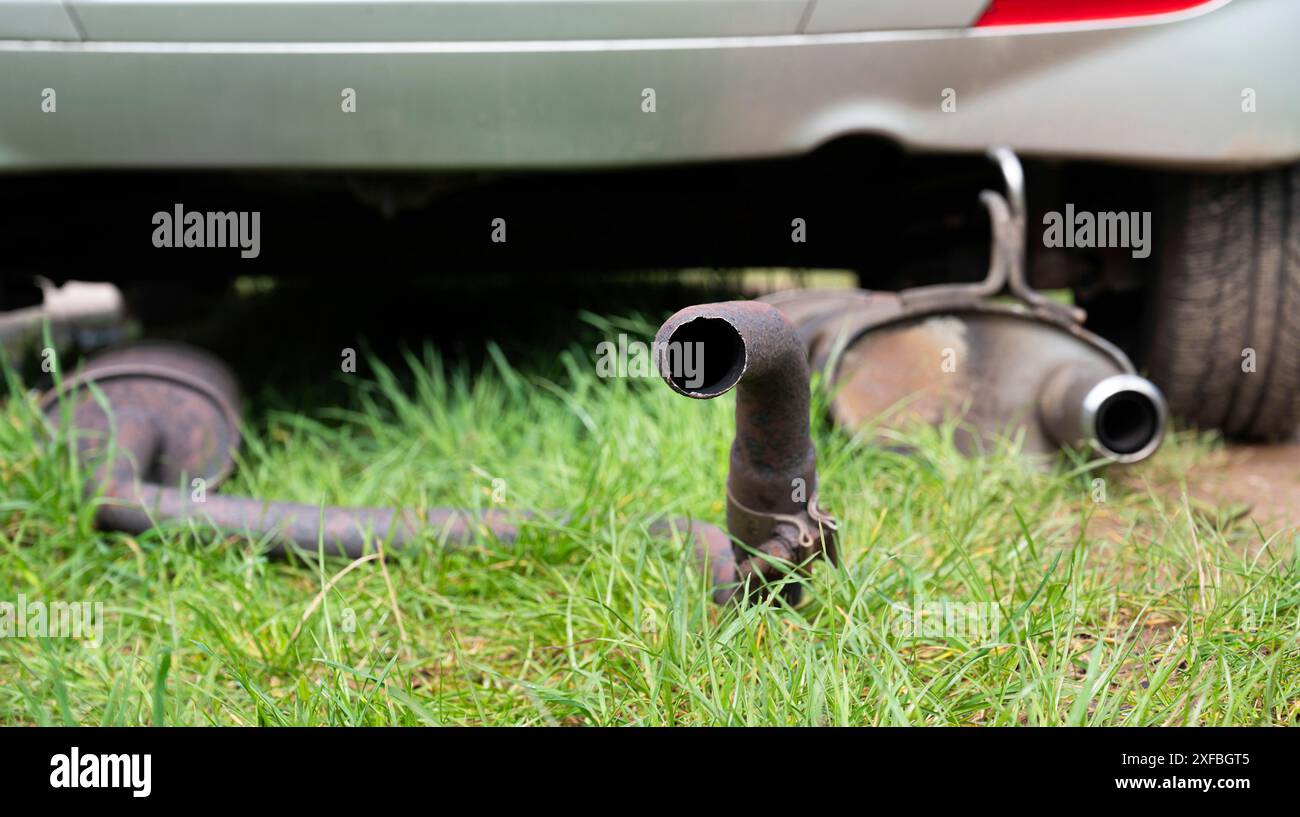 Car exhaust pipe broken hi-res stock photography and images - Alamy