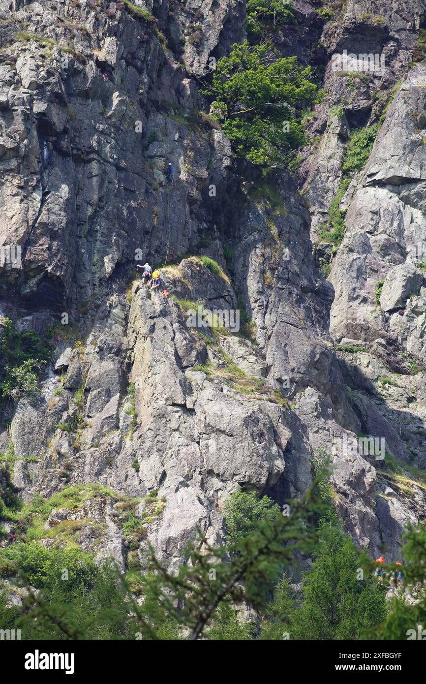 Climbers on famous Raven Crag Stock Photo - Alamy