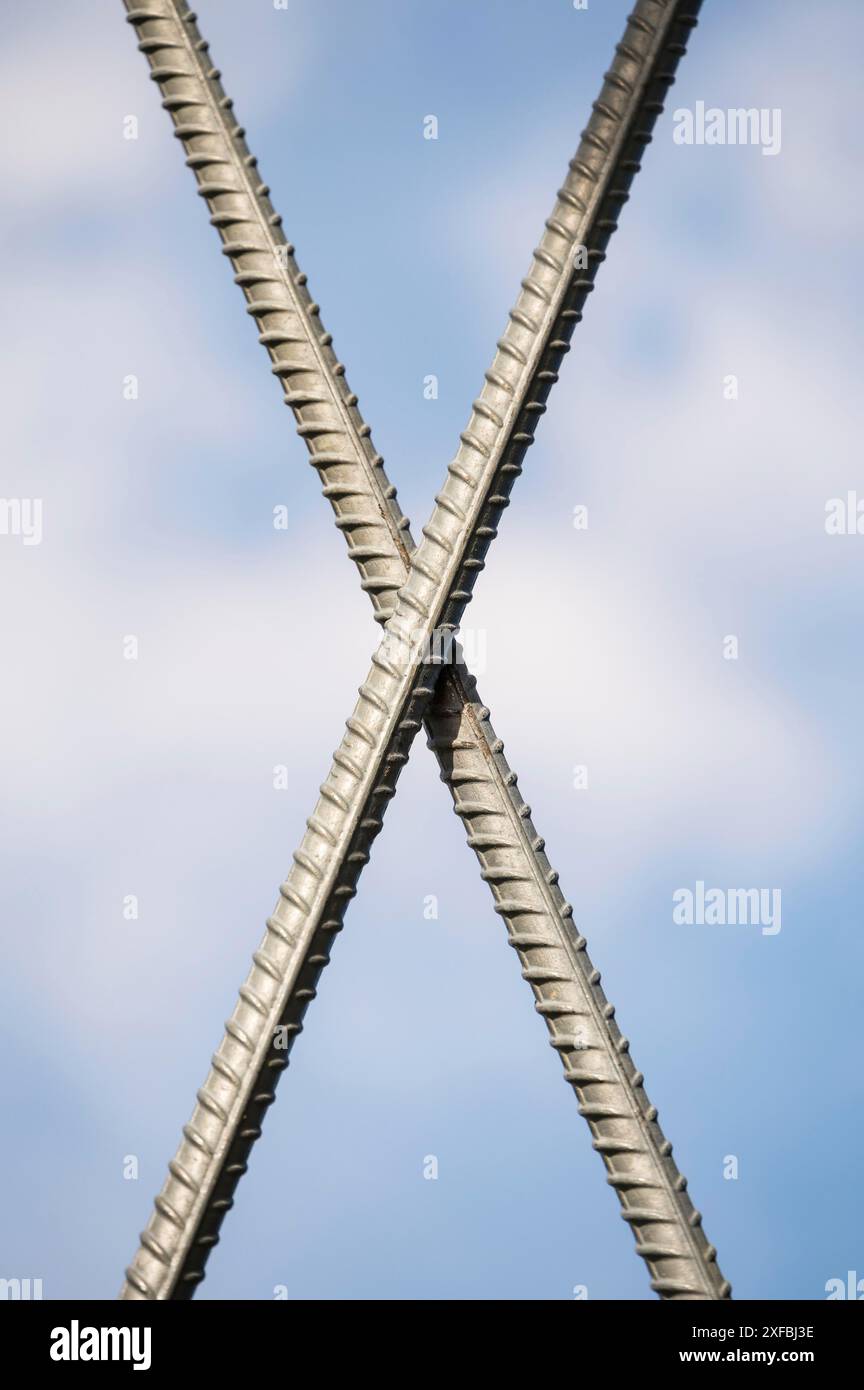 Pattern with metal in X form Stock Photo - Alamy